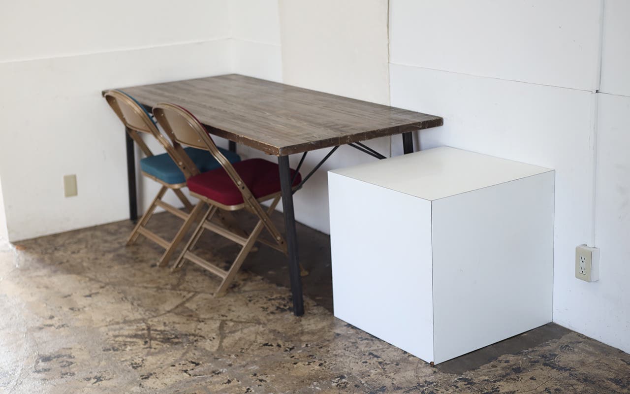 優しい自然光が入るヴィンテージビル内のインダストリアルな空間！LED＆ストロボなど無料で使える照明機材も充実！！の写真19