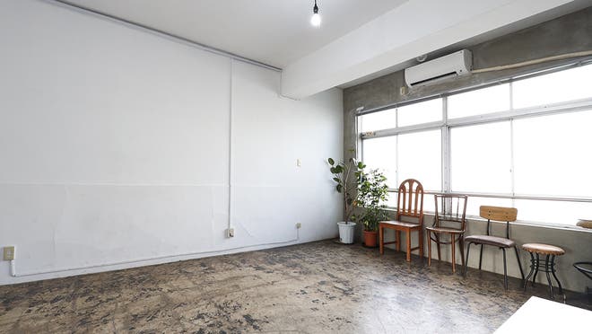優しい自然光が入るヴィンテージビル内のインダストリアルな空間!LED&ストロボなど無料で使える照明機材も充実!!の写真17