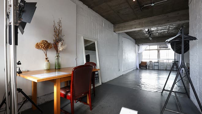 代々木ヴィンテージビル内の非現実的な白壁スタジオの写真12