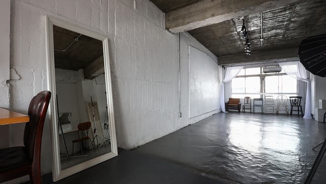 代々木ヴィンテージビル内の非現実的な白壁スタジオの写真13