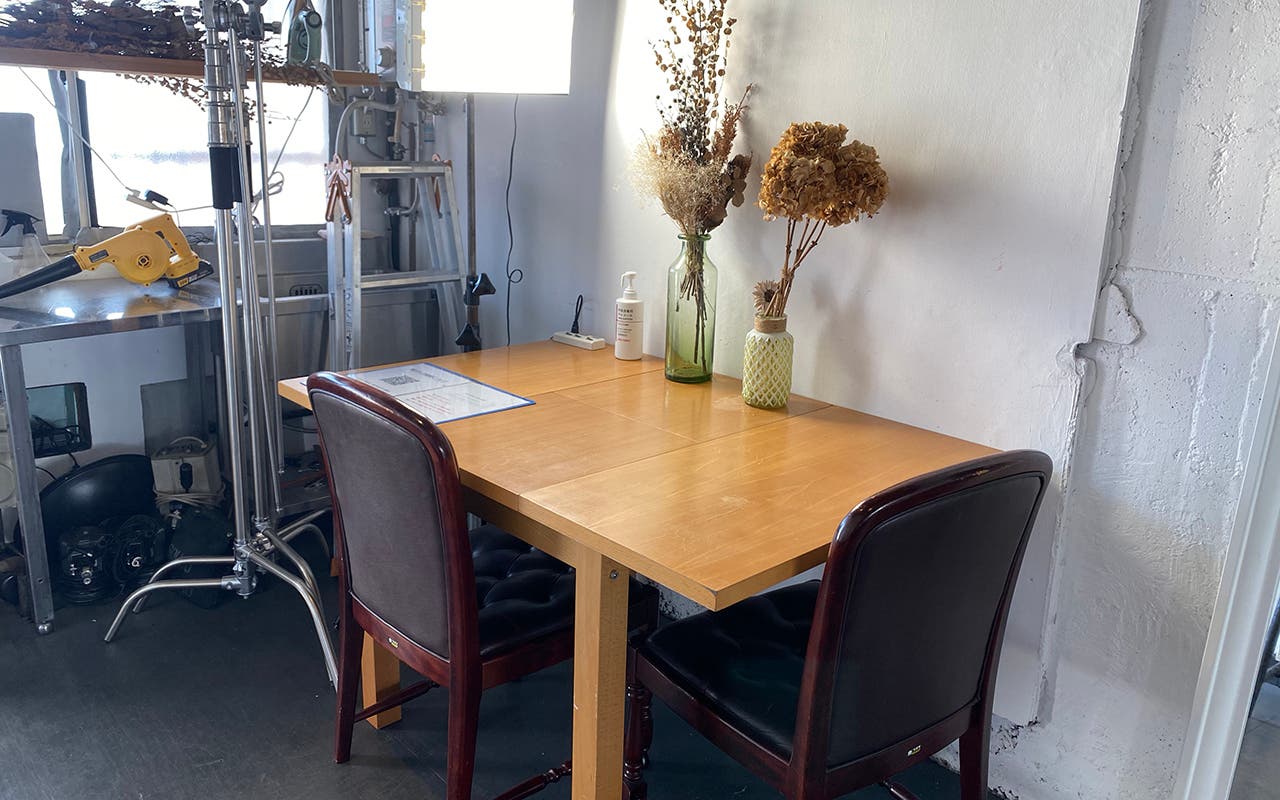 代々木ヴィンテージビル内の非現実的な白壁スタジオの写真15