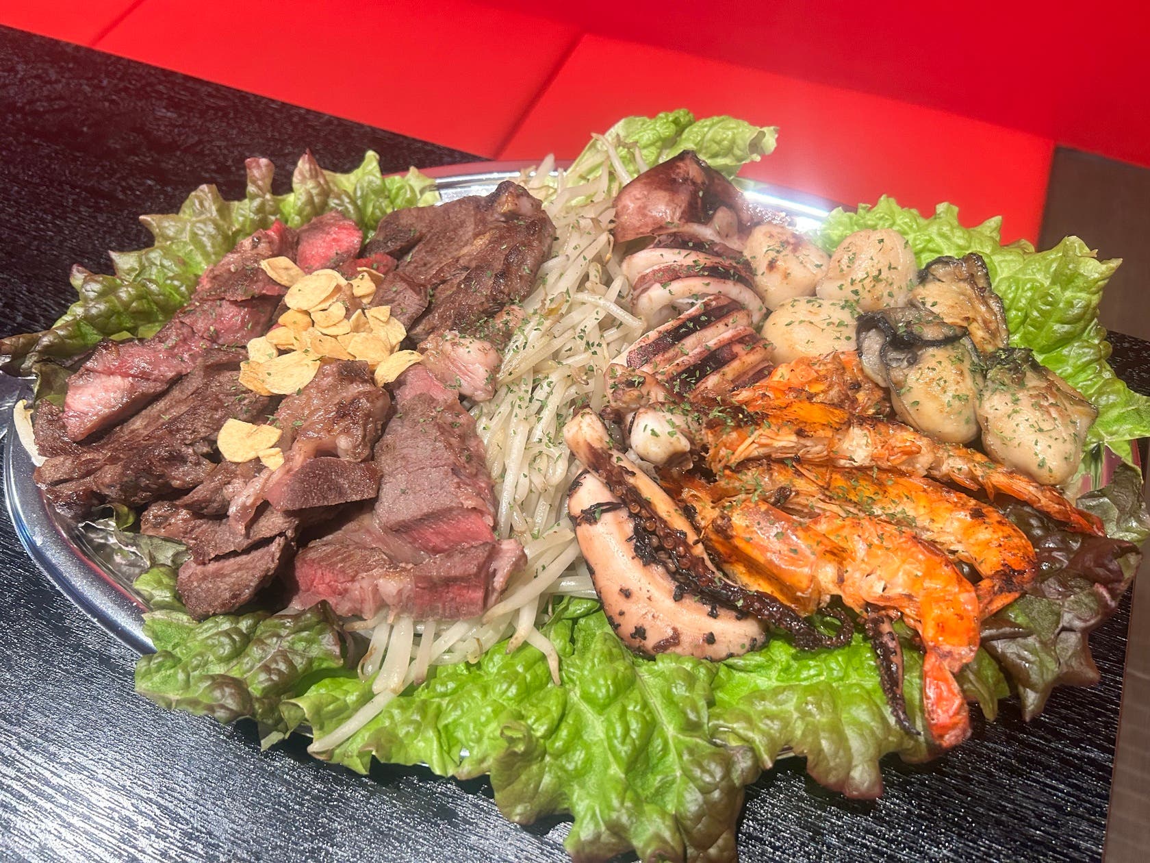 厚切りロースステーキ＆海の幸鉄板焼の贅沢オードブルの画像1