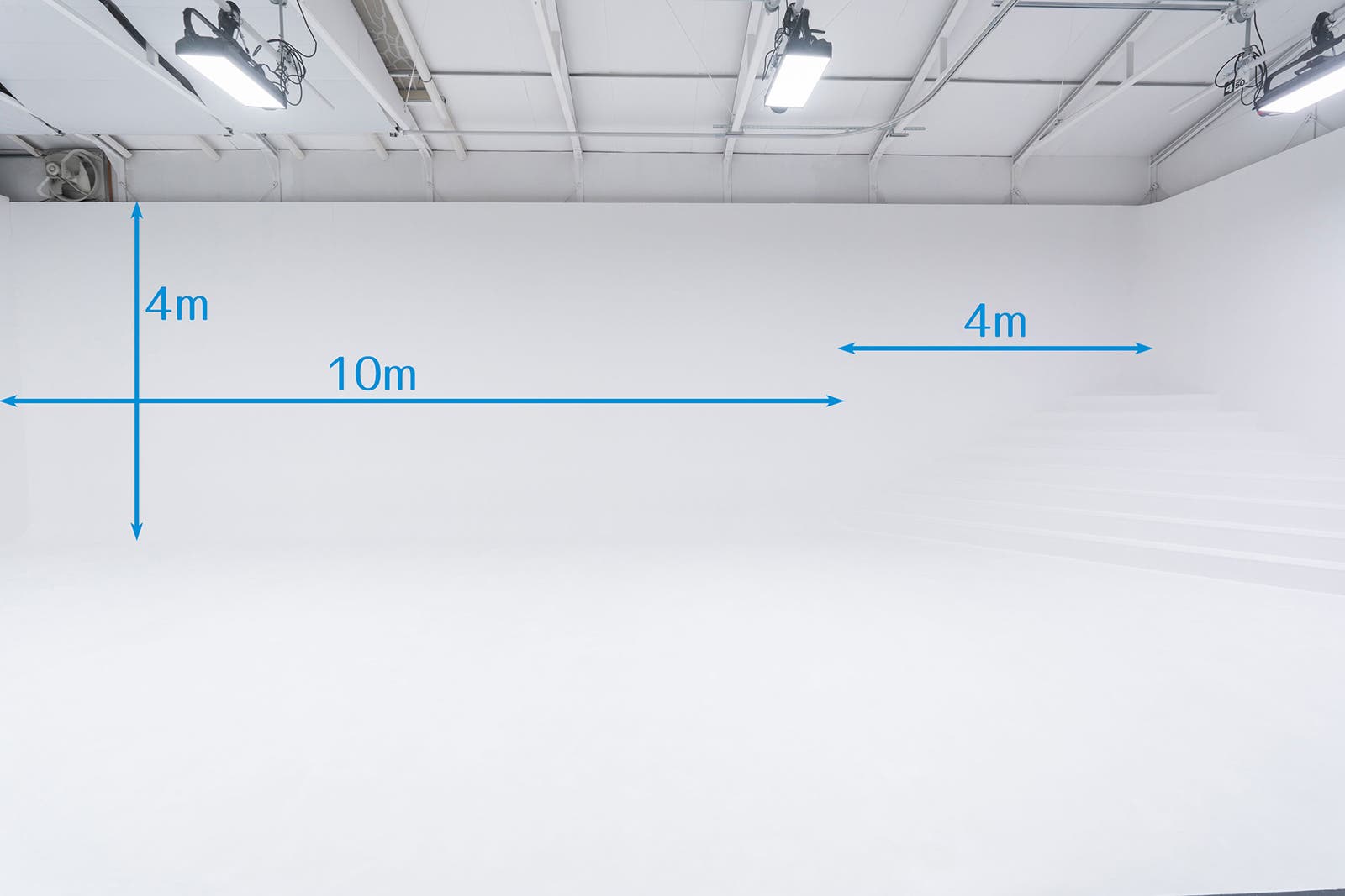 230m²の大型白ホリスタジオ、クロマキー対応、機材充実の写真5