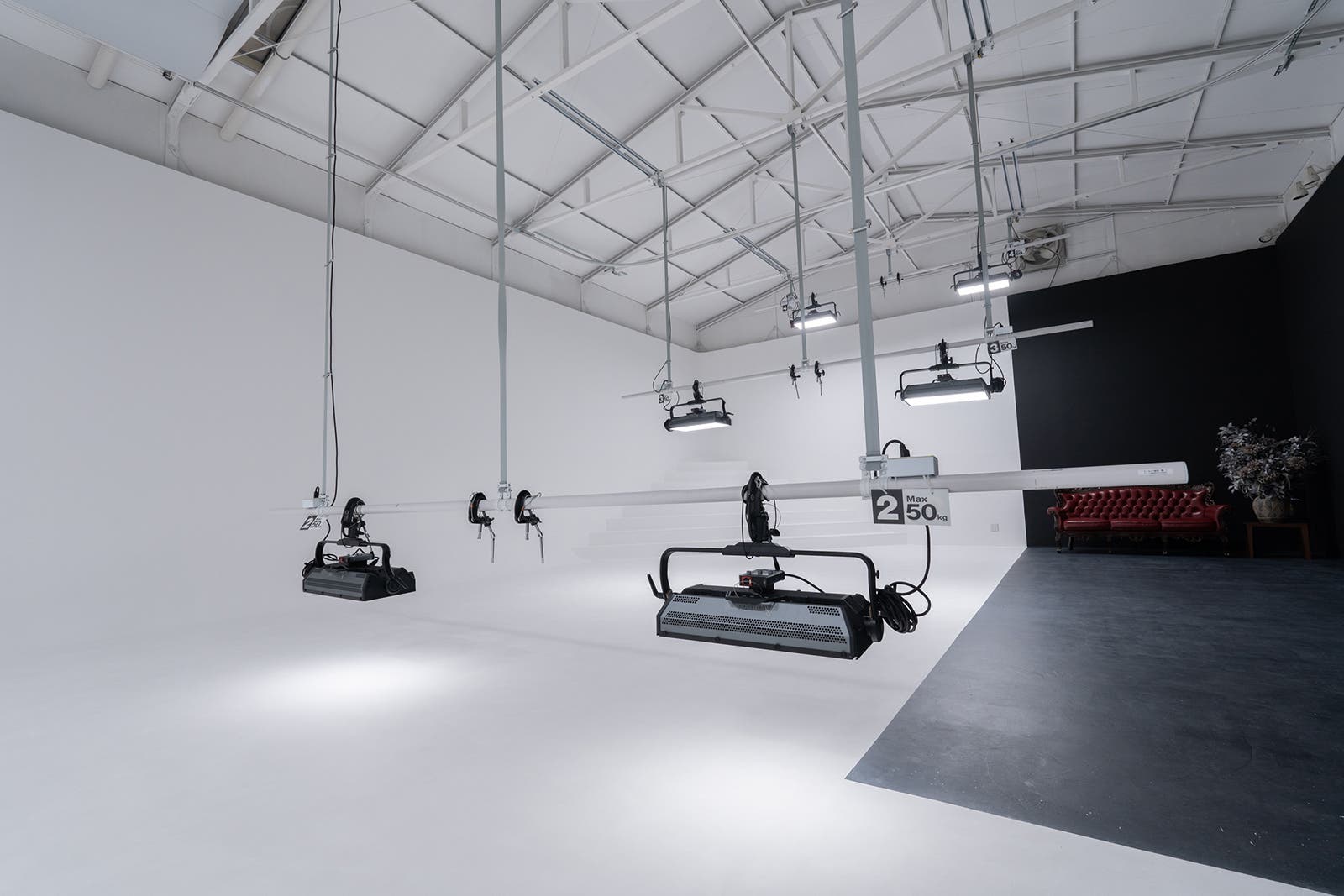 230m²の大型白ホリスタジオ、クロマキー対応、機材充実の写真10