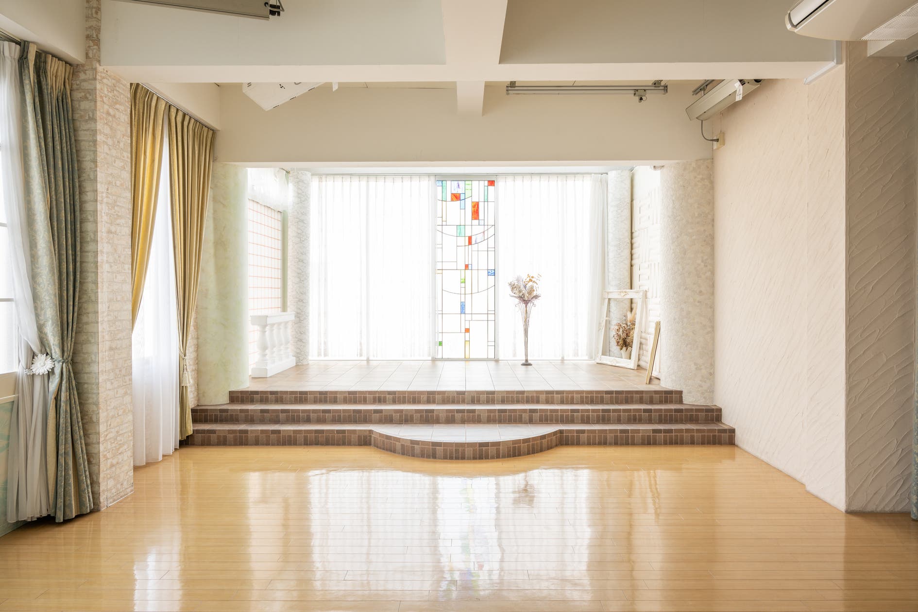 自然光の入るプロの撮影スタジオをそのままレンタル！＜無料＞更衣室・駐車場・撮影機材（機材の使い方説明付き♪）の写真1