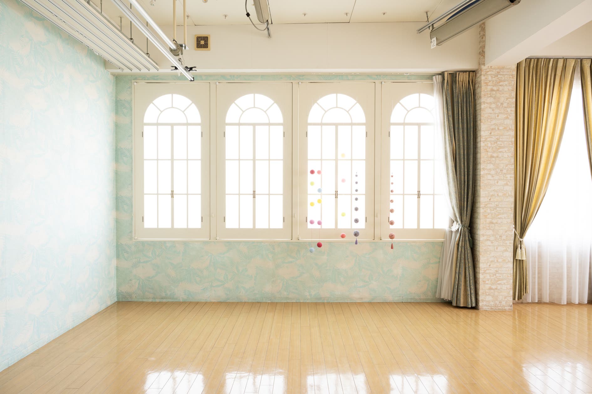 自然光の入るプロの撮影スタジオをそのままレンタル！＜無料＞更衣室・駐車場・撮影機材（機材の使い方説明付き♪）の写真2