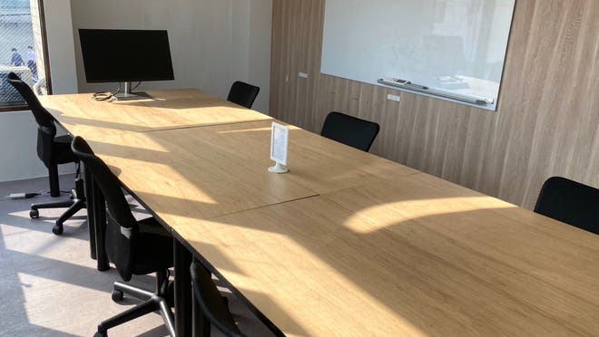 【1時間¥1980】下北沢駅徒歩3分!会議や撮影にぴったりな、自然光が気持ちいい完全個室(A-7)✨の写真1