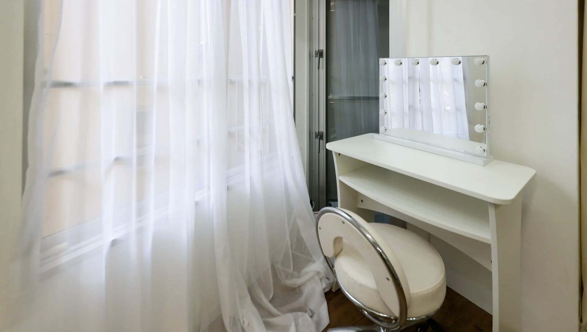 【直前割20％OFF】💄目黒駅チカ｜お得💋人気撮影 studio｜白ホリ｜SNS｜ポートレート｜動画撮影｜インタビュー｜ネイルの写真8