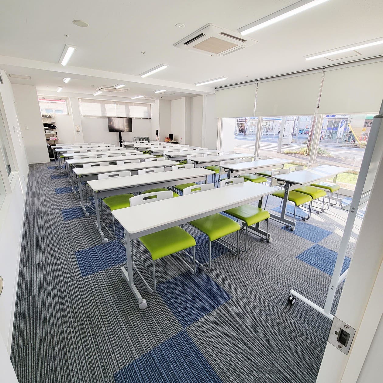 【都賀駅】貸し会議室　駅チカ・コンビニ前・新築・ビジネス・サークル活動・地域の集まりにおすすめ。商用利用/定期利用も可！の写真1