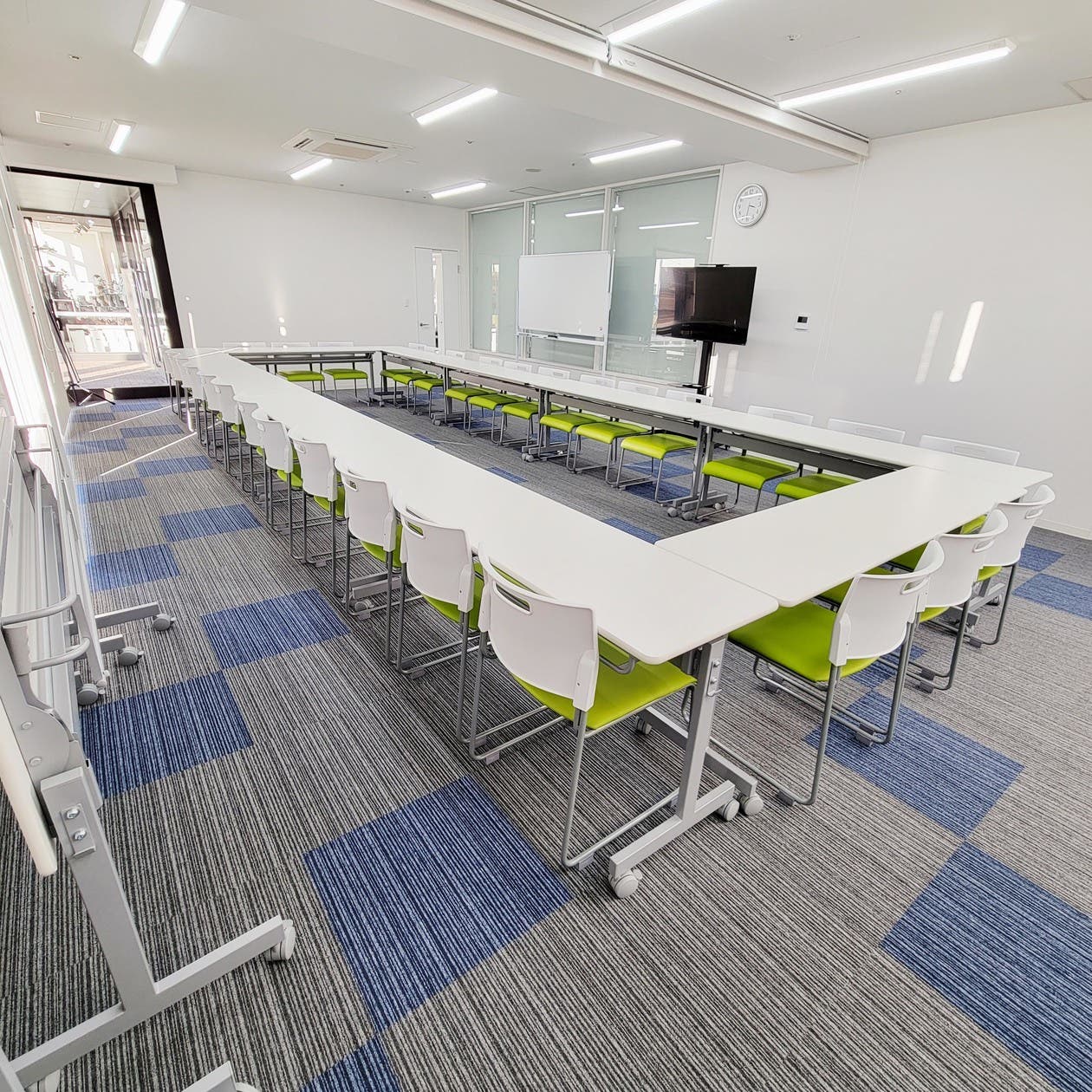 【都賀駅】貸し会議室　駅チカ・コンビニ前・新築・ビジネス・サークル活動・地域の集まりにおすすめ。商用利用/定期利用も可！の写真2