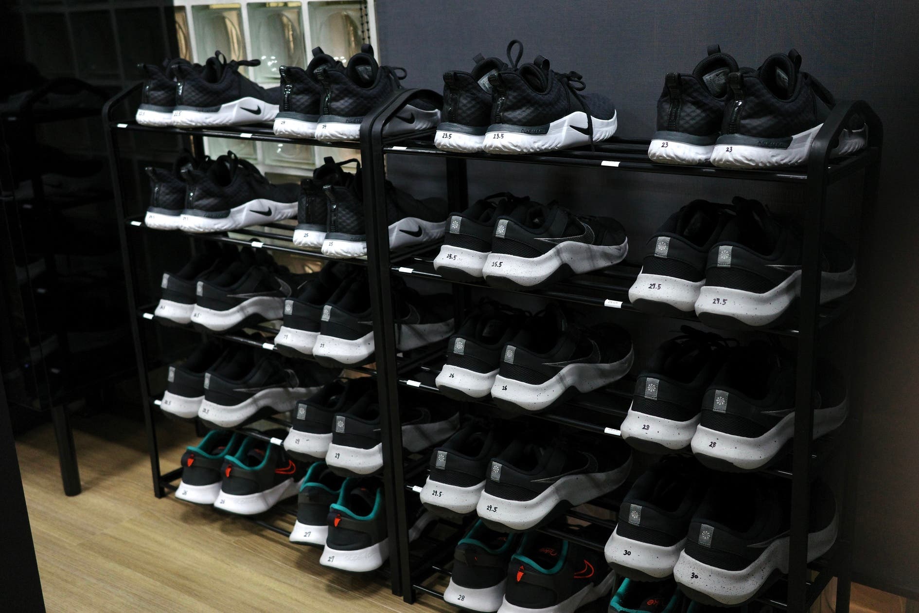 ７種類のマシンを完備！代々木公園駅【徒歩３分】＆天井高４m｜上質でラグジュアリーな極上空間の写真8