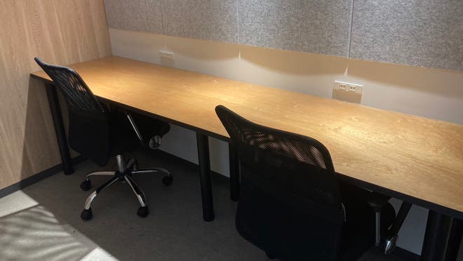 【1時間880円!】下北沢駅徒歩3分!定員2名・集中して作業したい方に最適な個室スペース✨A-4ブースの写真1