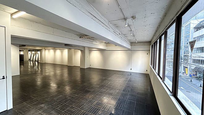 【2F-ワンフロア】約300㎡の広さで自然光が窓からたっぷり差し込む、日当たり良好の明るい撮影スタジオ。【大阪市中央区】の写真5