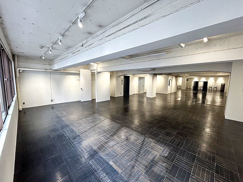【2F-ワンフロア】約300㎡の広さで自然光が窓からたっぷり差し込む、日当たり良好の明るい撮影スタジオ。【大阪市中央区】の写真7