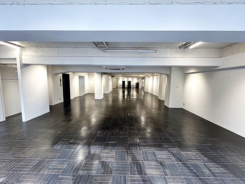 【2F-ワンフロア】約300㎡の広さで自然光が窓からたっぷり差し込む、日当たり良好の明るい撮影スタジオ。【大阪市中央区】の写真8