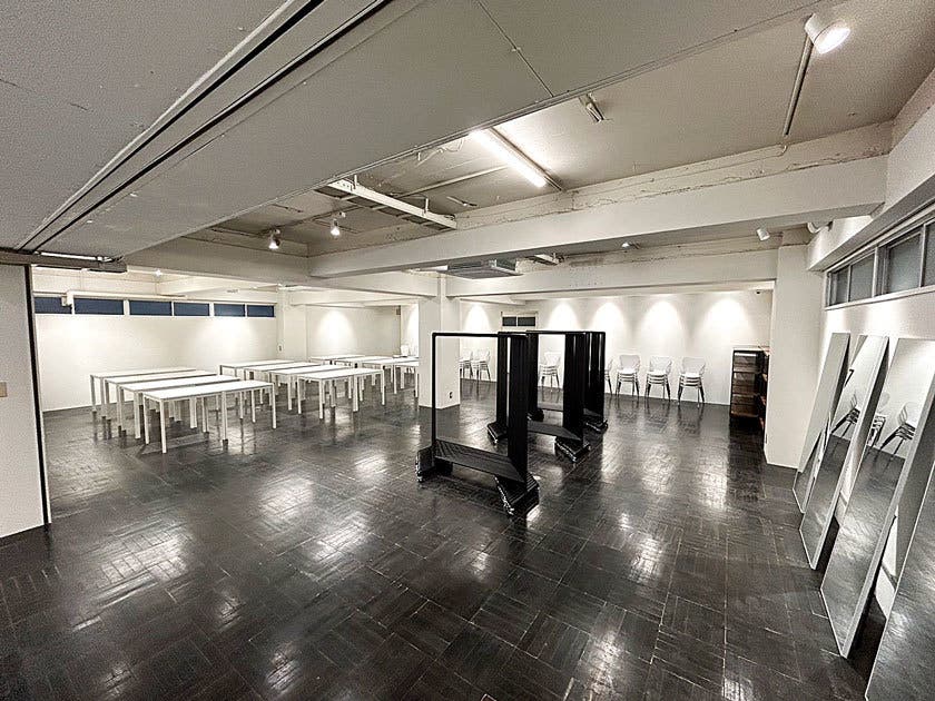 【2F-ワンフロア】約300㎡の広さで自然光が窓からたっぷり差し込む、日当たり良好の明るい撮影スタジオ。【大阪市中央区】の写真10