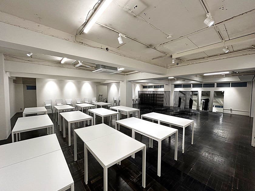 【2F-ワンフロア】約300㎡の広さで自然光が窓からたっぷり差し込む、日当たり良好の明るい撮影スタジオ。【大阪市中央区】の写真11