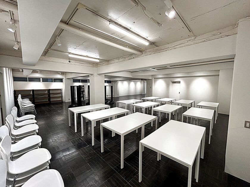 【2F-ワンフロア】約300㎡の広さで自然光が窓からたっぷり差し込む、日当たり良好の明るい撮影スタジオ。【大阪市中央区】の写真13