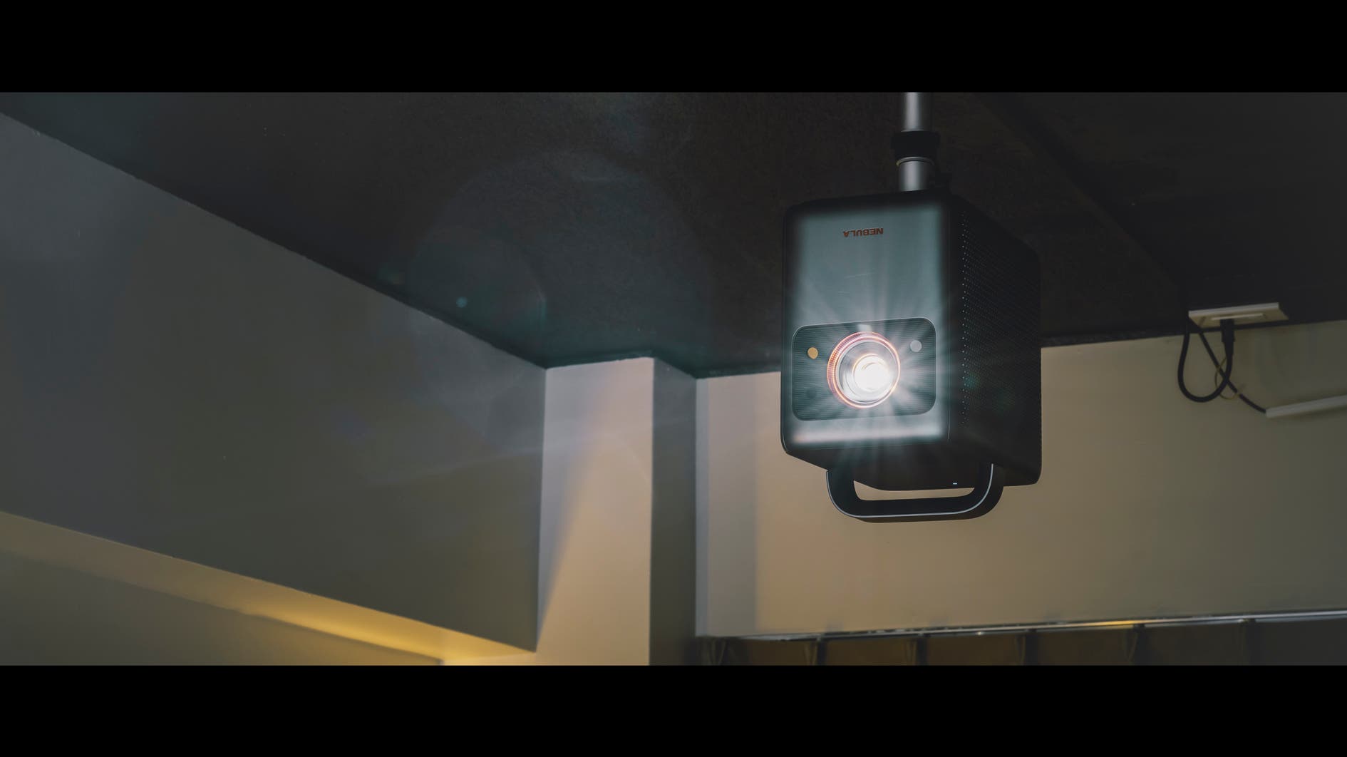 📹Nebula Cosmos Laser 4K [プロジェクター]の画像1