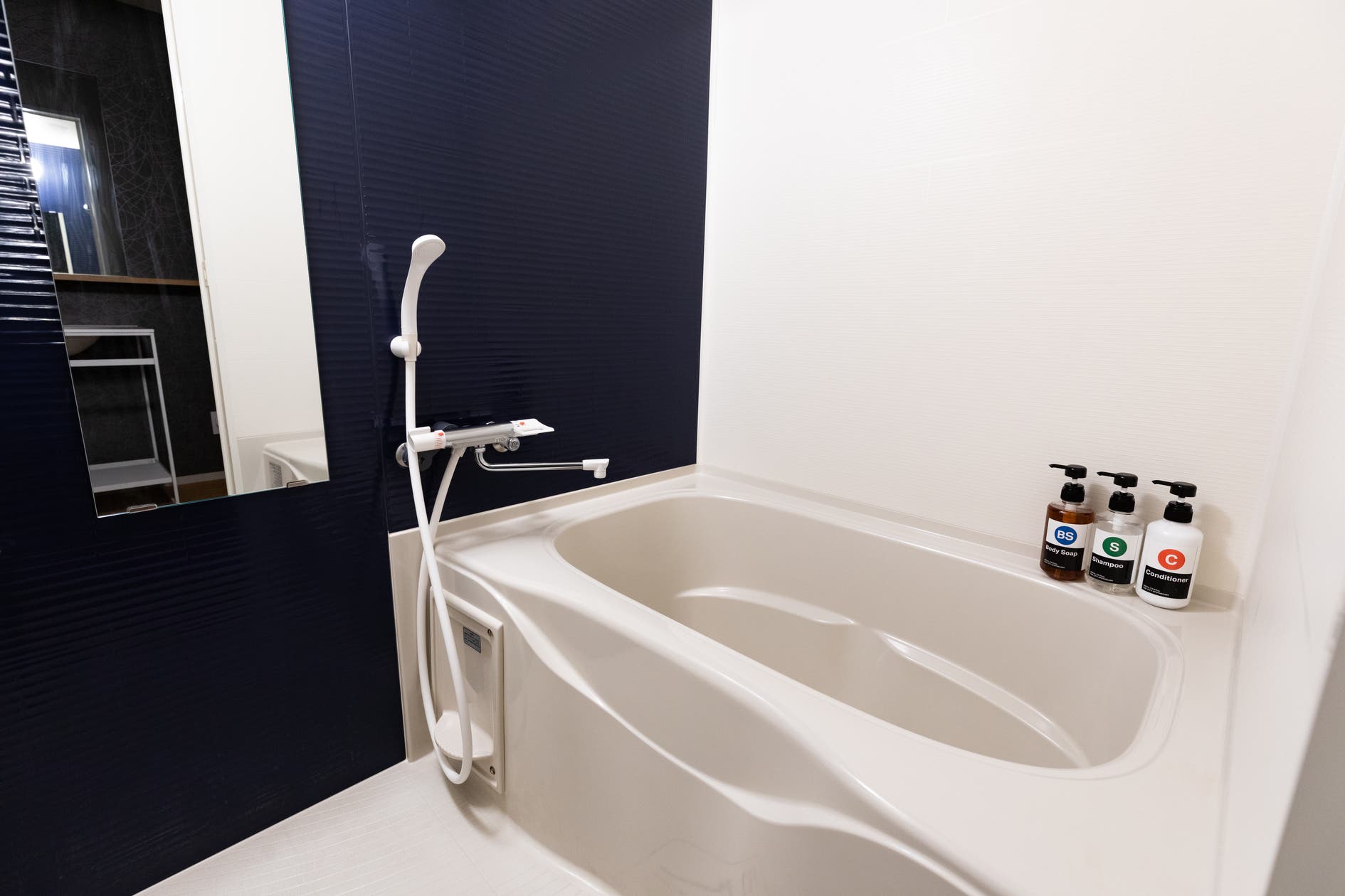 二条駅から徒歩4分のホテル客室（和室）の写真5