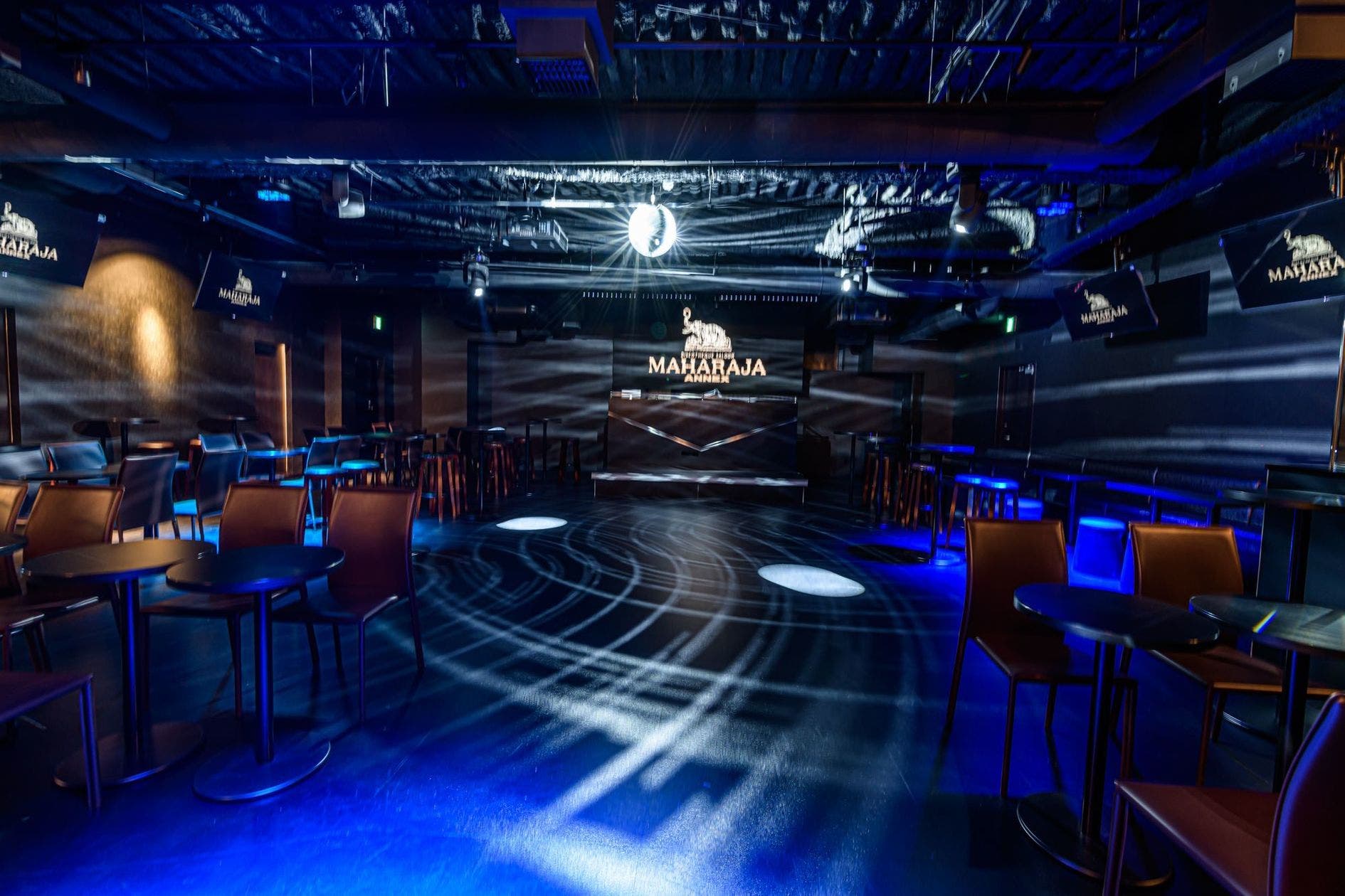 六本木駅から徒歩1分の写真1