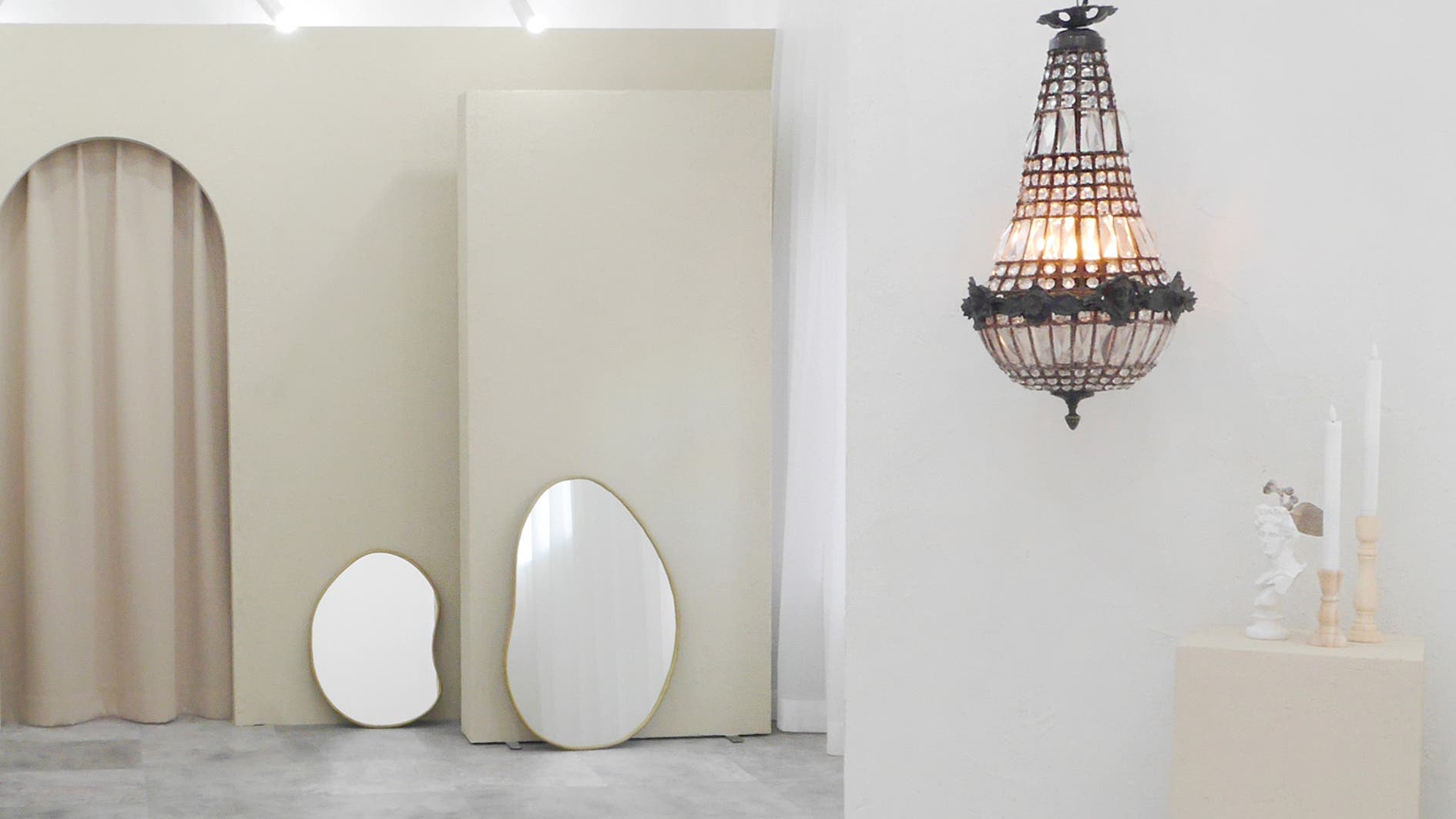 【表参道徒歩3分】自然光・ベージュと白・アーチ・アンティーク・海外インテリア・フォトスタジオの写真8