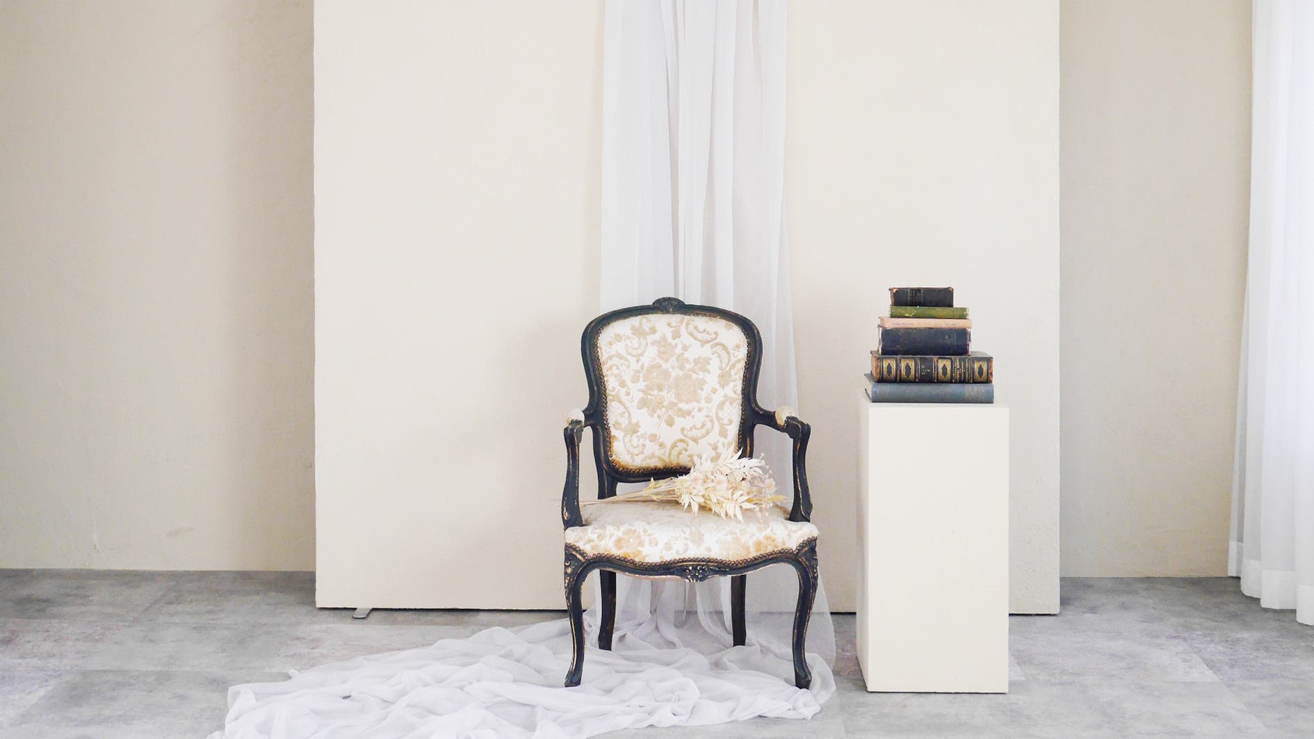 【表参道徒歩3分】自然光・ベージュと白・アーチ・アンティーク・海外インテリア・フォトスタジオの写真11