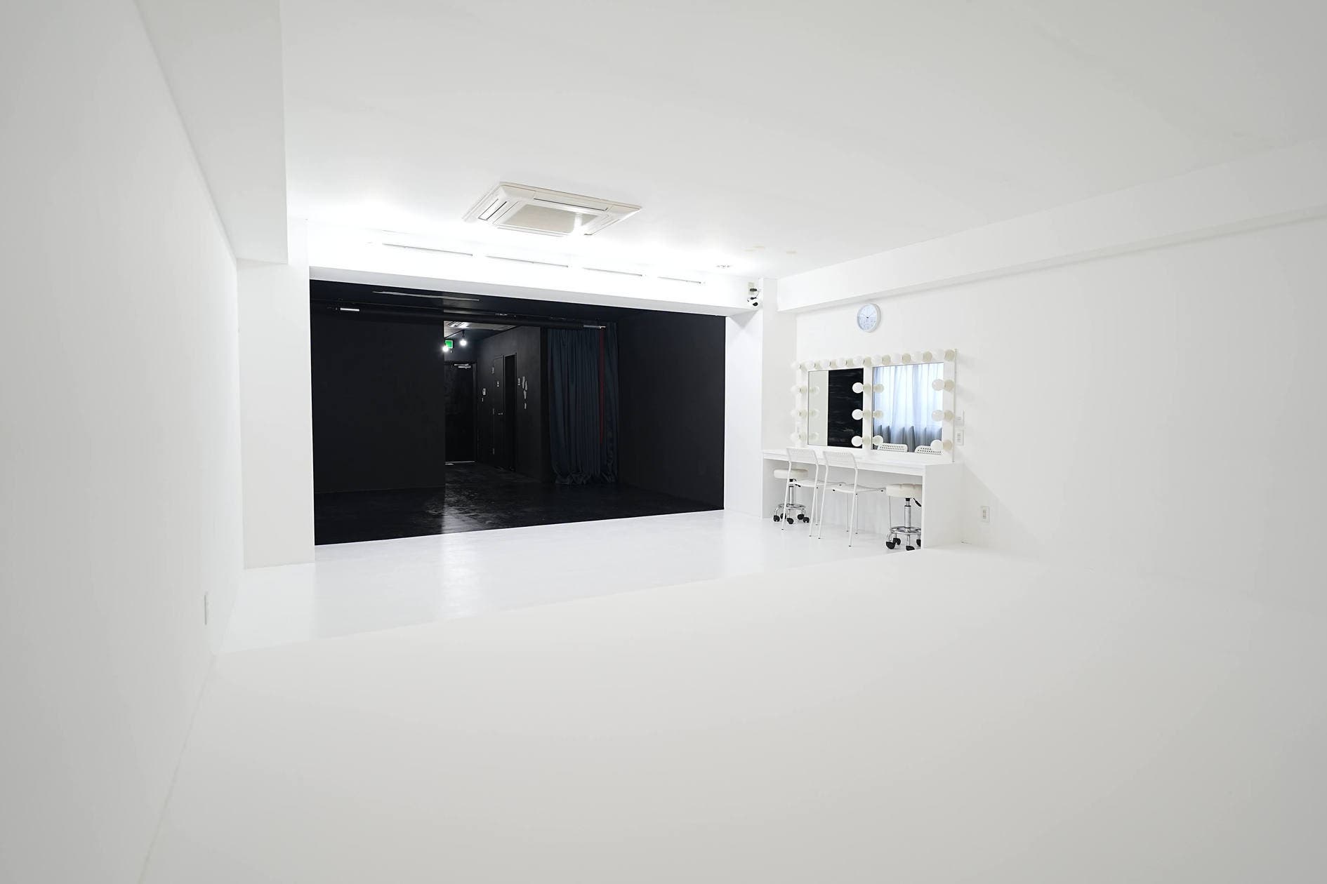 中目黒駅から徒歩7分｜白ホリと黒背景が使える無料機材が豊富に揃った格安レンタル撮影スタジオの写真7