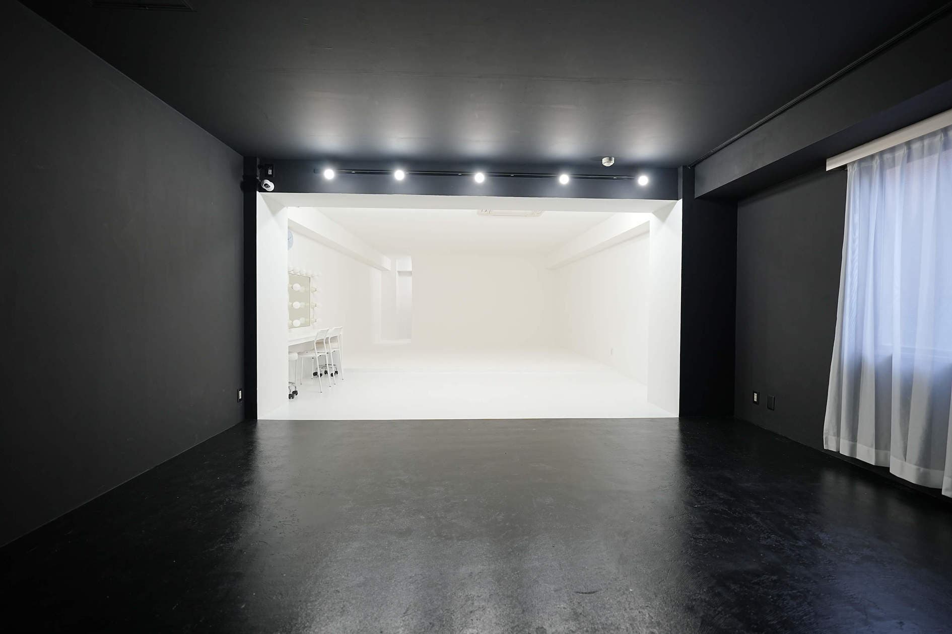 中目黒駅から徒歩7分｜白ホリと黒背景が使える無料機材が豊富に揃った格安レンタル撮影スタジオの写真8