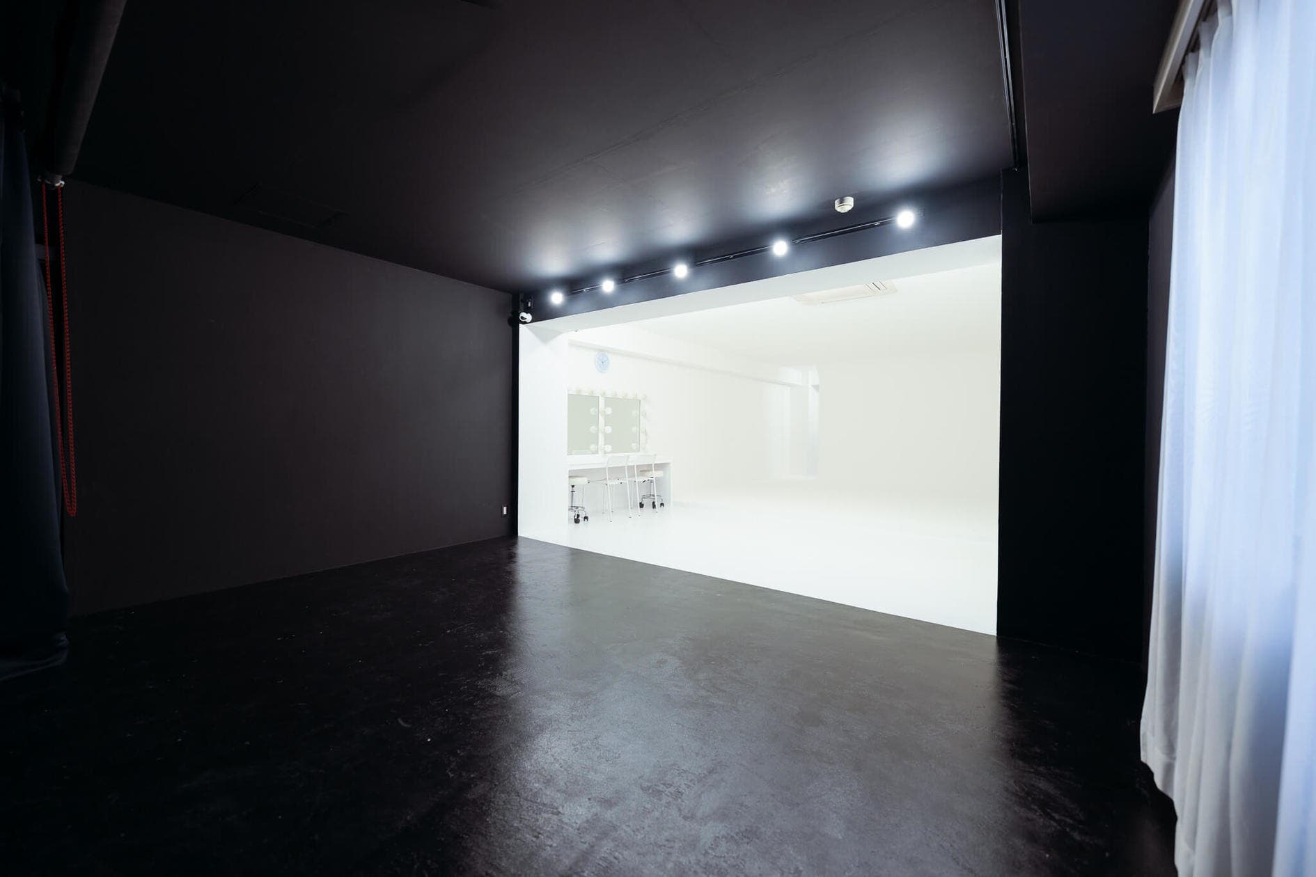 中目黒駅から徒歩7分｜白ホリと黒背景が使える無料機材が豊富に揃った格安レンタル撮影スタジオの写真10