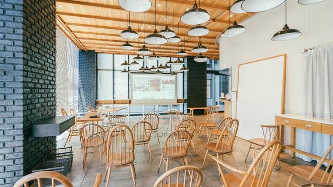 【お台場・湾岸 / SWITCH STAND ODAIBA】テラス付きのカフェスペースを貸切可能!会議設備も各種完備の写真8