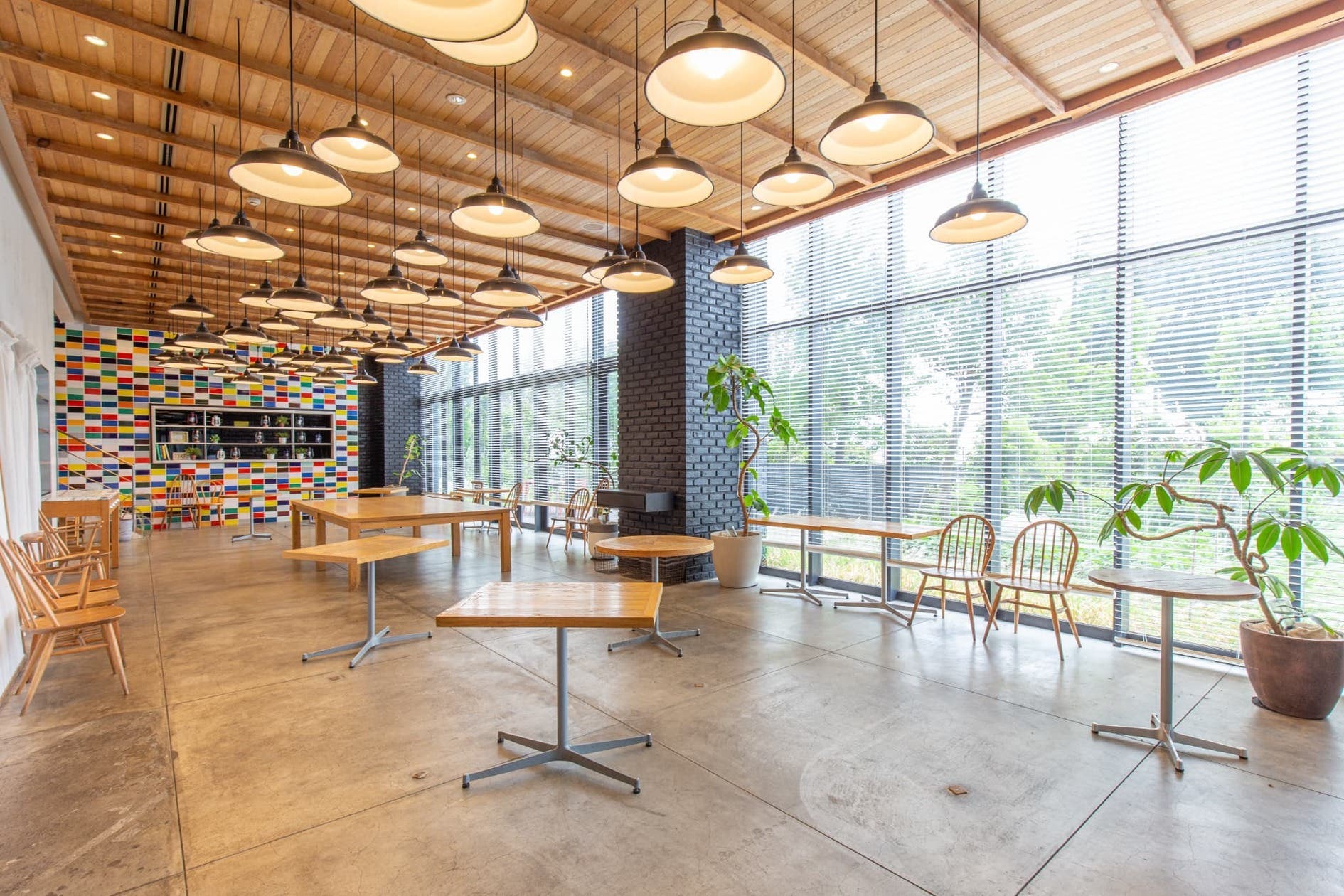 【お台場・湾岸 / SWITCH STAND ODAIBA】テラス付きのカフェスペースを貸切可能！会議設備も各種完備の写真9