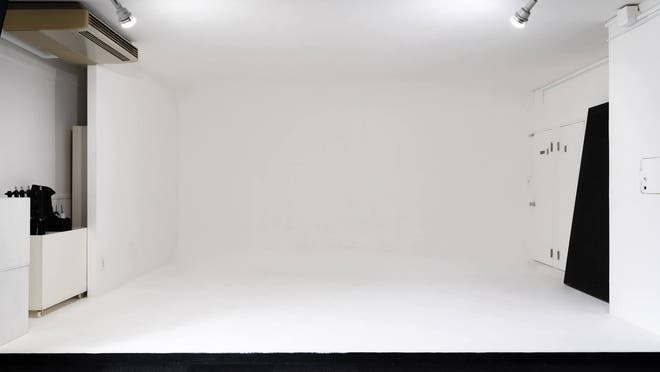 池袋駅から徒歩8分|白ホリと黒ホリが使える無料機材が豊富に揃った格安レンタル撮影スタジオの写真2