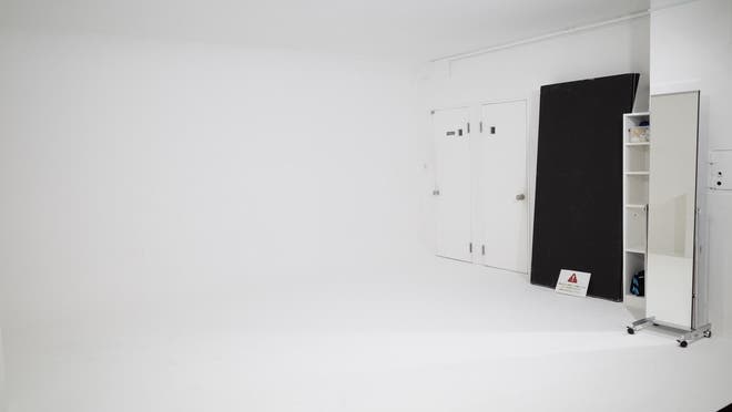 池袋駅から徒歩8分|白ホリと黒ホリが使える無料機材が豊富に揃った格安レンタル撮影スタジオの写真4