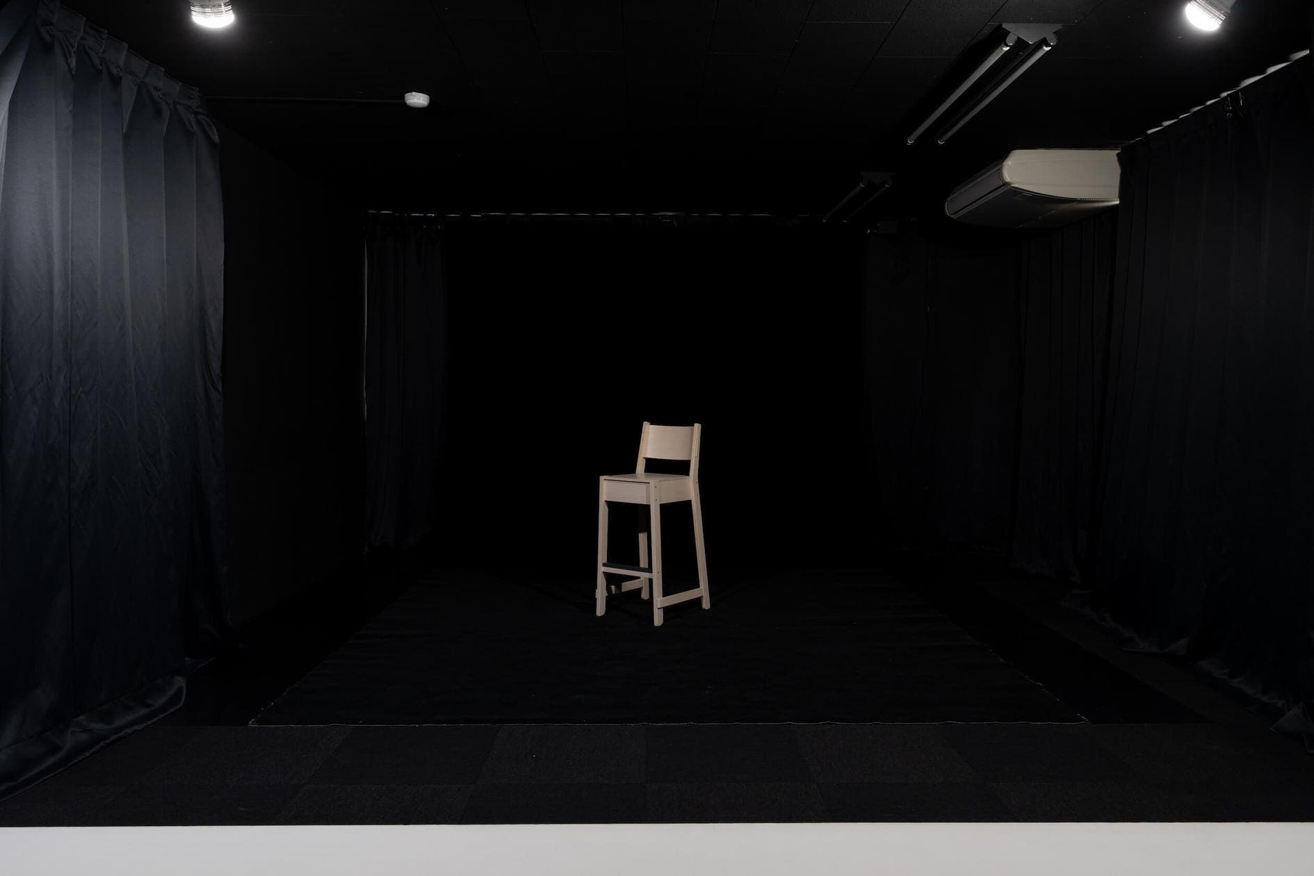 池袋駅から徒歩8分｜白ホリと黒ホリが使える無料機材が豊富に揃った格安レンタル撮影スタジオの写真5