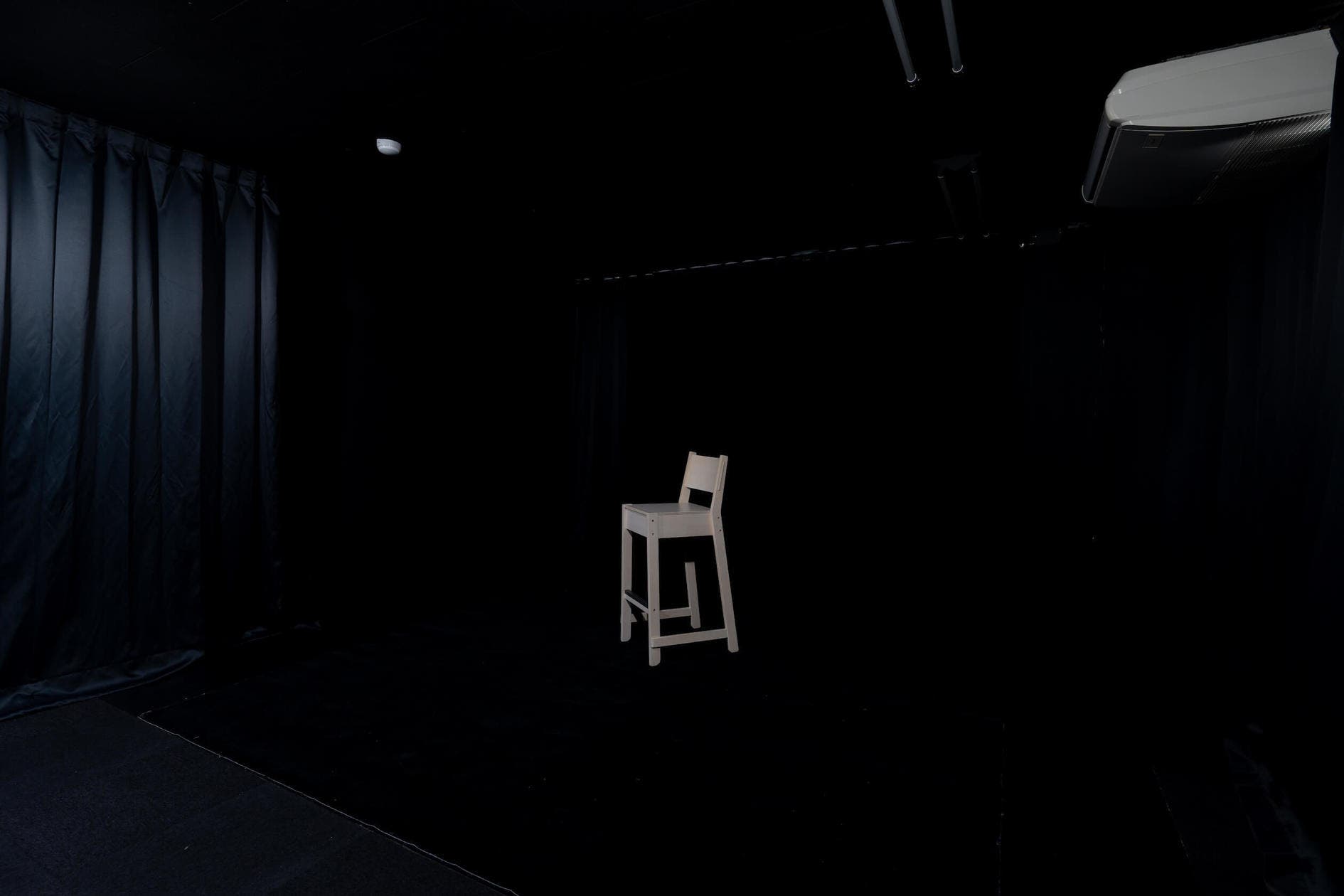 池袋駅から徒歩8分｜白ホリと黒ホリが使える無料機材が豊富に揃った格安レンタル撮影スタジオの写真6