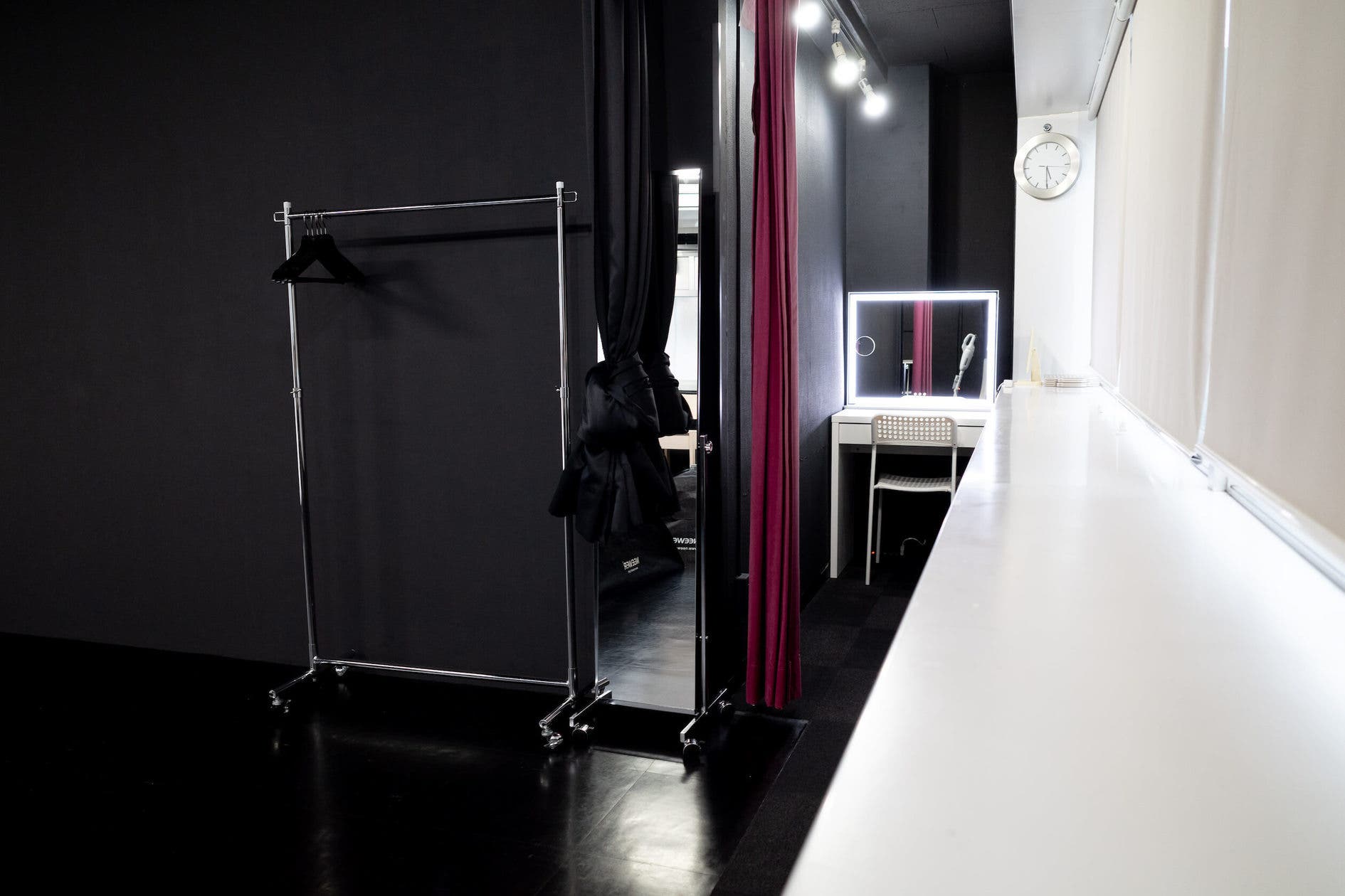 池袋駅から徒歩8分｜白ホリと黒ホリが使える無料機材が豊富に揃った格安レンタル撮影スタジオの写真8