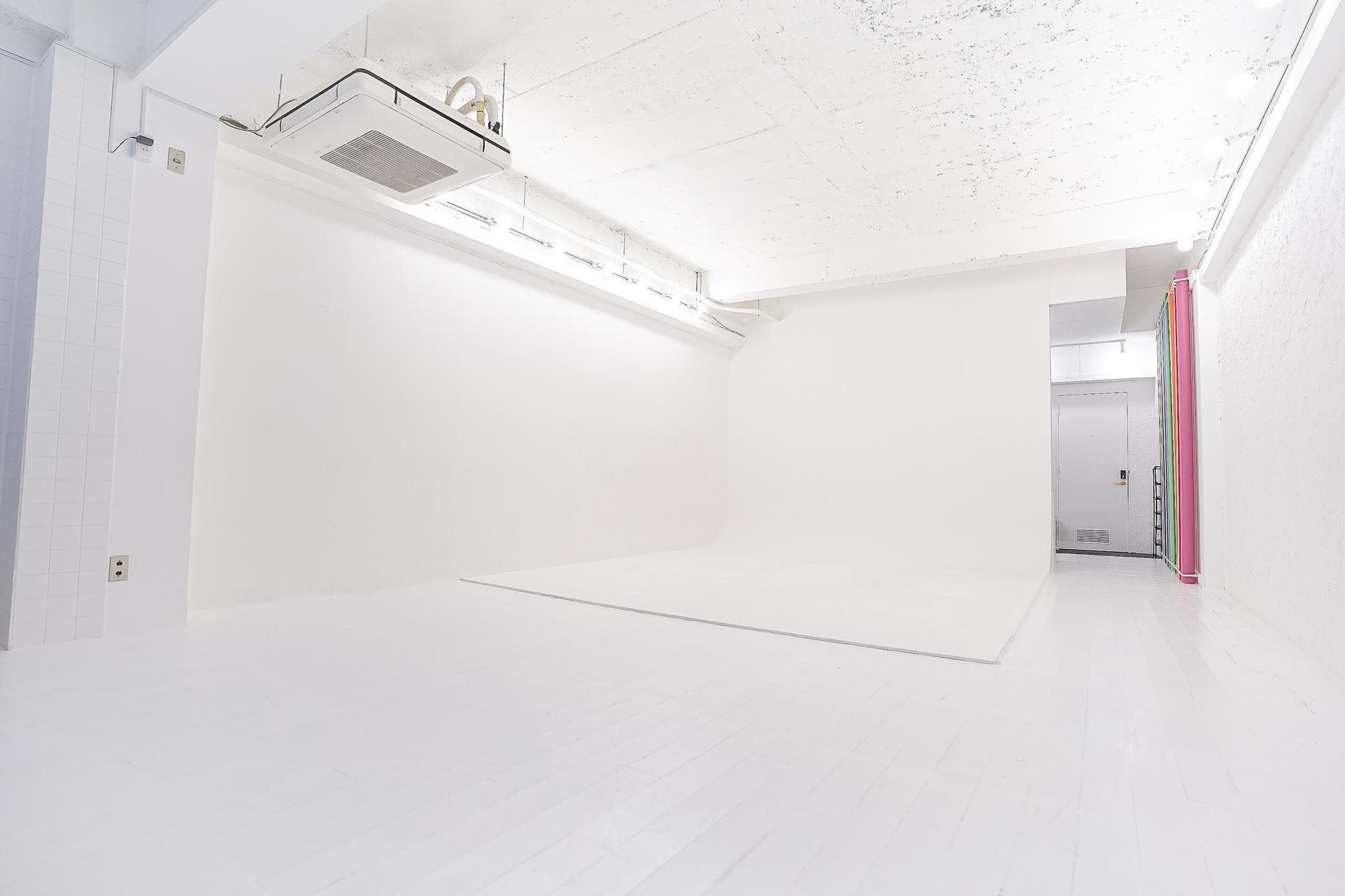 桜木町駅・馬車道駅から徒歩3分｜白ホリと背景紙20色以上が使い放題で無料機材や備品も豊富に揃った格安レンタル撮影スタジオの写真5