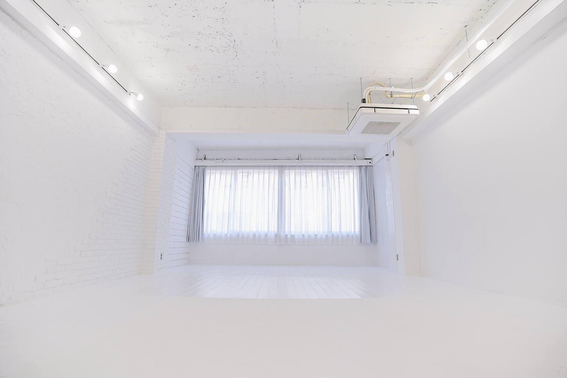 桜木町駅・馬車道駅から徒歩3分｜白ホリと背景紙20色以上が使い放題で無料機材や備品も豊富に揃った格安レンタル撮影スタジオの写真6