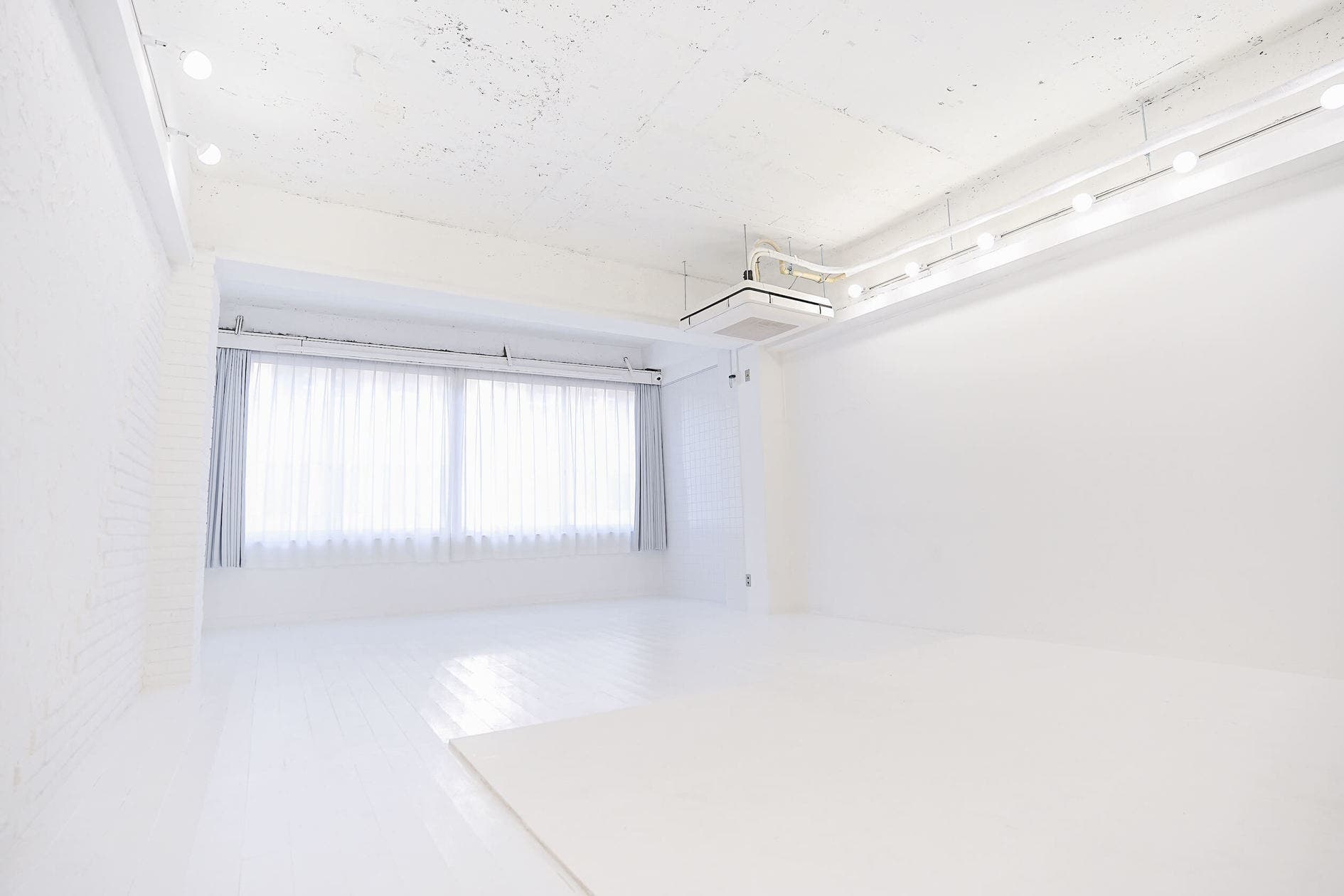 桜木町駅・馬車道駅から徒歩3分｜白ホリと背景紙20色以上が使い放題で無料機材や備品も豊富に揃った格安レンタル撮影スタジオの写真7