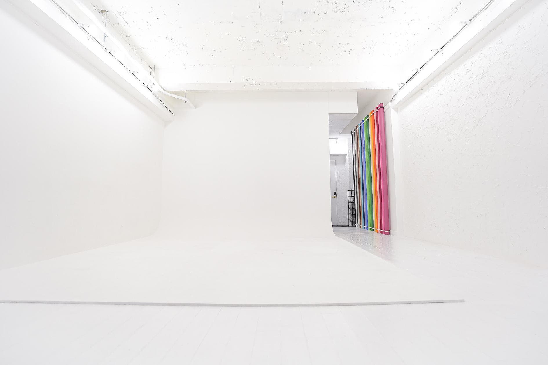 桜木町駅・馬車道駅から徒歩3分｜白ホリと背景紙20色以上が使い放題で無料機材や備品も豊富に揃った格安レンタル撮影スタジオの写真11