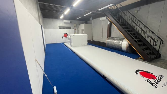 京都南区〈プロ仕様〉アクロバット練習にぴったりな体操教室のレンタルスタジオの写真1