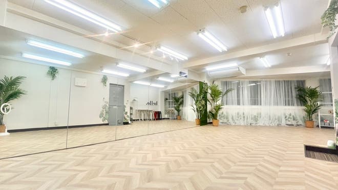 2月OPEN!【JR飯田橋1分】2面大型鏡計約9m/広々42㎡スタジオでポージング・ヨガ・ピラティス・演劇に☆振動の出るダンス✖の写真3