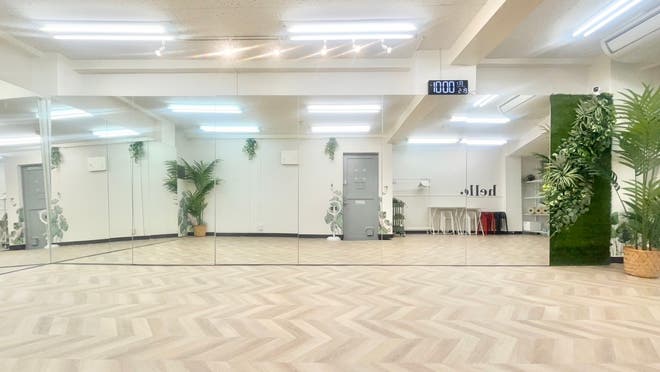 2月OPEN!【JR飯田橋1分】2面大型鏡計約9m/広々42㎡スタジオでポージング・ヨガ・ピラティス・演劇に☆振動の出るダンス✖の写真2