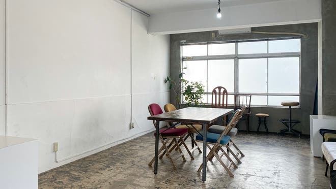 優しい自然光が入るヴィンテージビル内のインダストリアルな空間!LED&ストロボなど無料で使える照明機材も充実!!の写真11