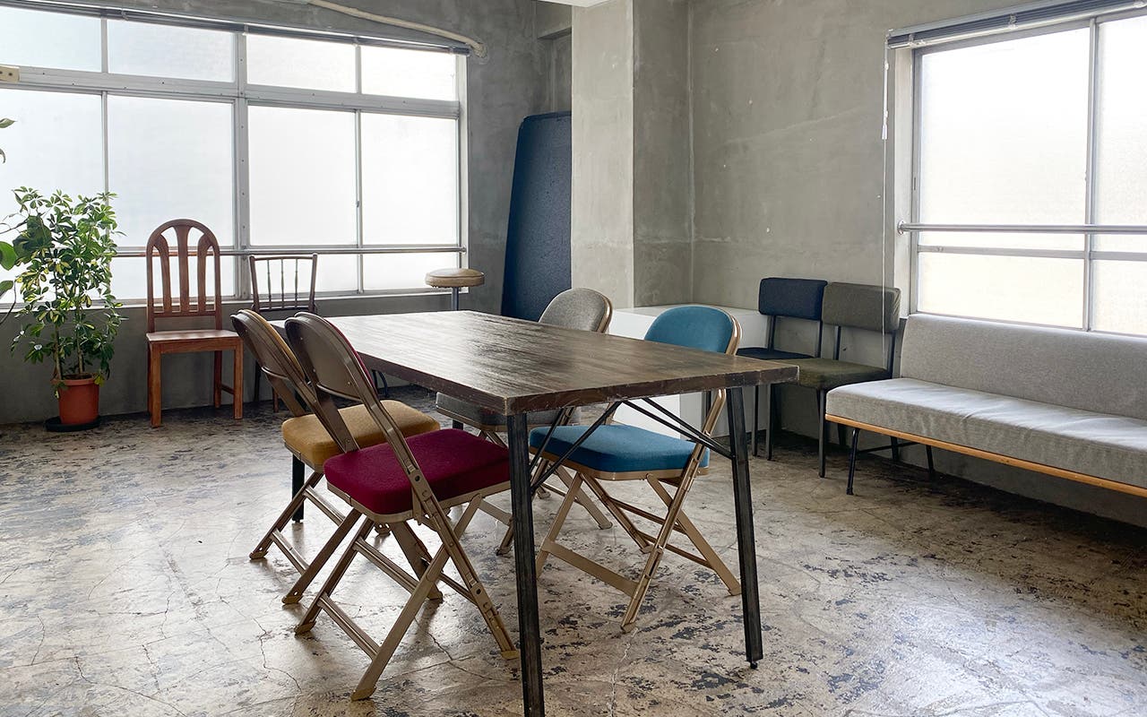 優しい自然光が入るヴィンテージビル内のインダストリアルな空間！LED＆ストロボなど無料で使える照明機材も充実！！の写真25