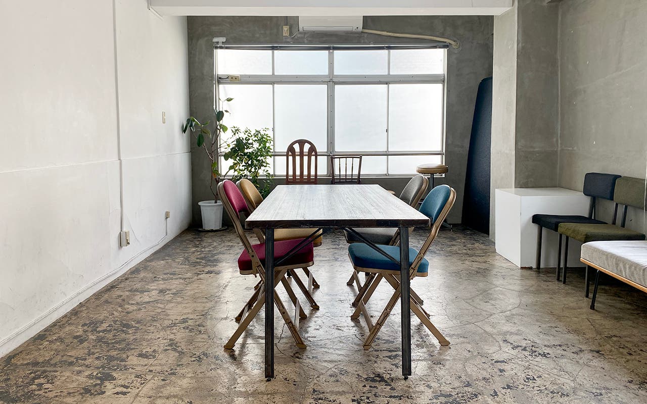 優しい自然光が入るヴィンテージビル内のインダストリアルな空間！LED＆ストロボなど無料で使える照明機材も充実！！の写真16