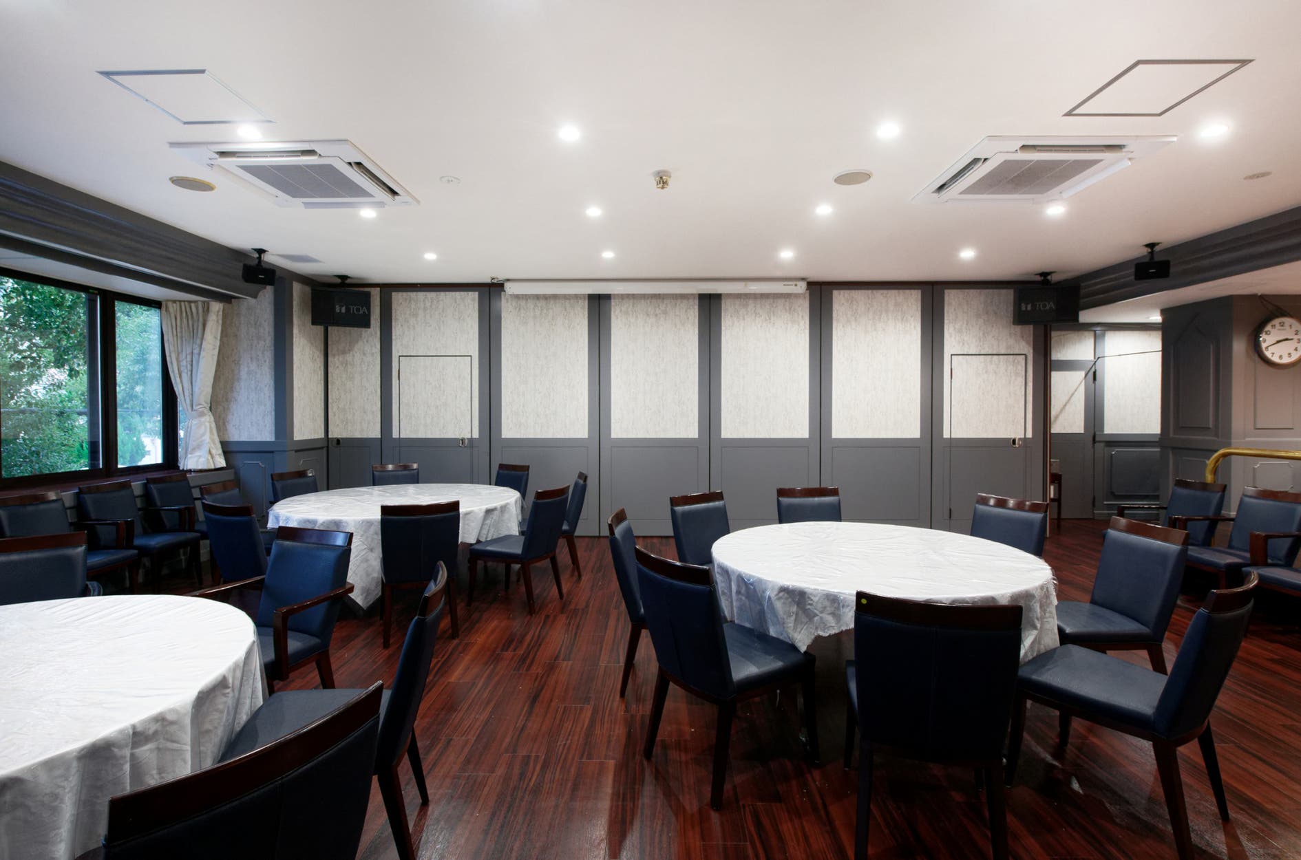 大人数向けパーティ👨‍👩‍👧‍👦ステージ有り💃🏼バーカウンター有り🍹の多目的ホール！の写真9