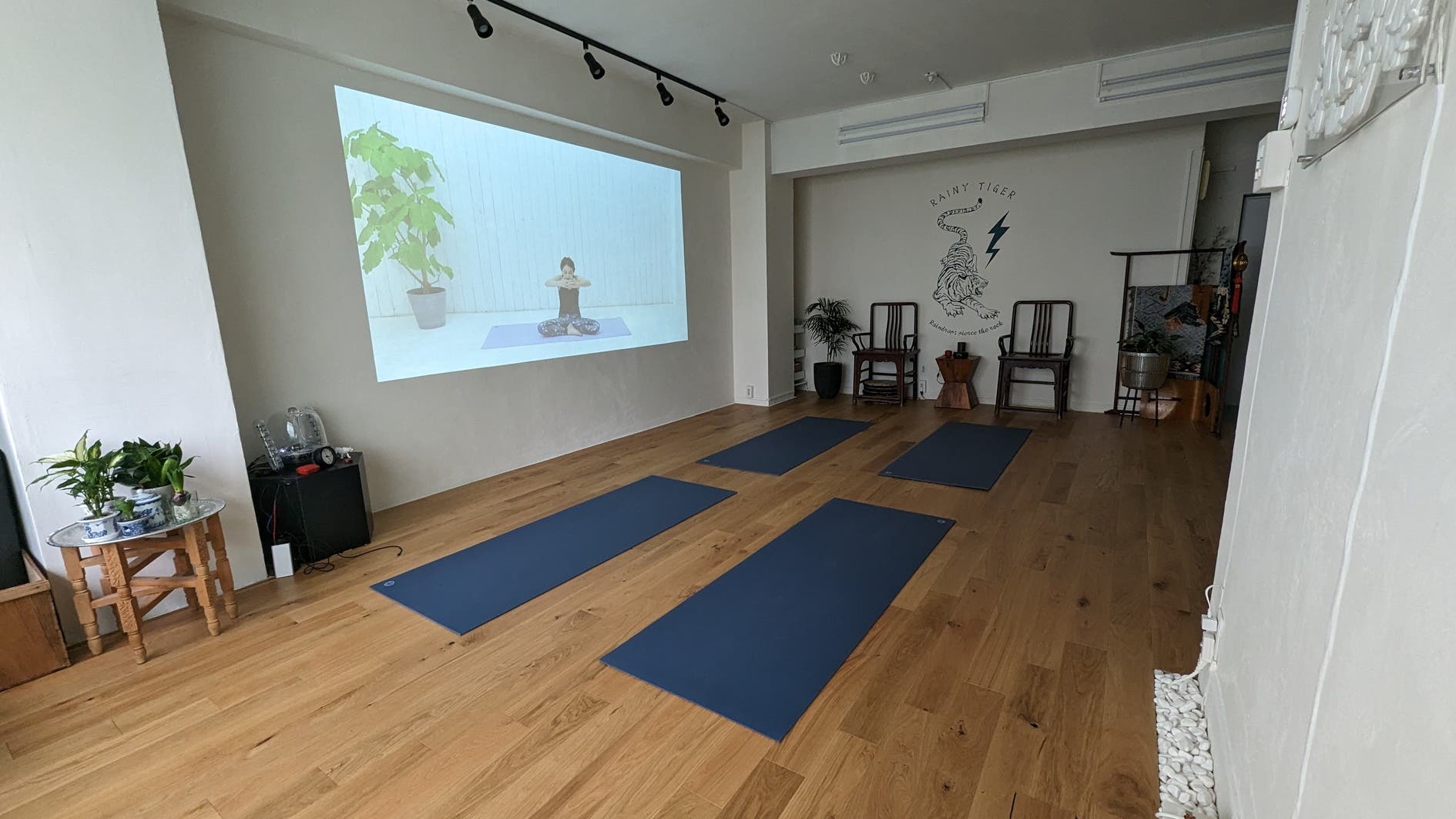 【ヨガ・ピラティス・ダンス・撮影etc】初台駅徒歩5分の高品質レンタルスペース、新宿・参宮橋も徒歩圏内！ヨガ関連備品利用無料！の写真14
