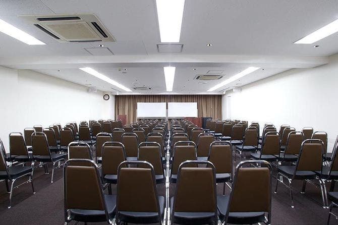 【西梅田駅徒歩1分！701号室】窓あり・スタッフ常駐◎セミナー、説明会に！様々な用途可能なサイズ感♪の写真4